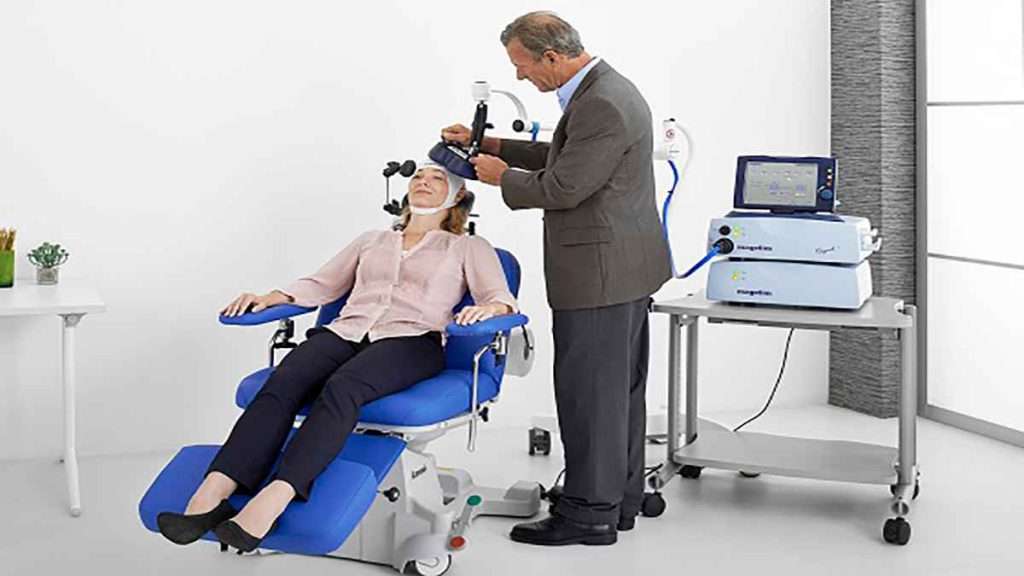 تحریک مغناطیسی مغز (rTMS) چیست؟ عوارض و هزینه تحریک مغز 1403