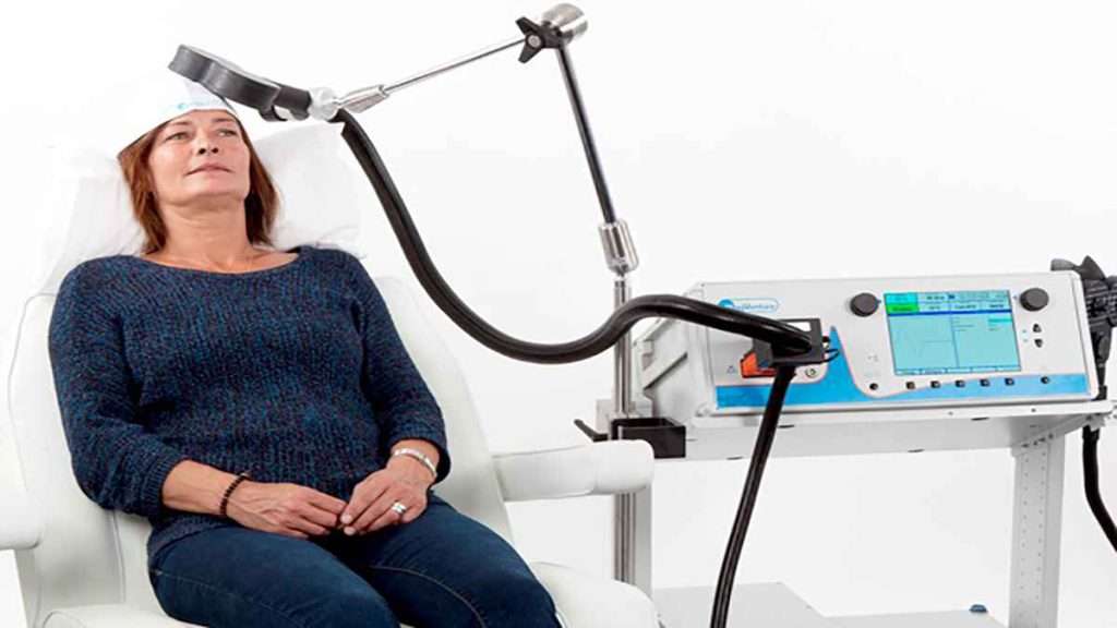 تحریک مغناطیسی مغز (rTMS) چیست؟ عوارض و هزینه تحریک مغز 1403